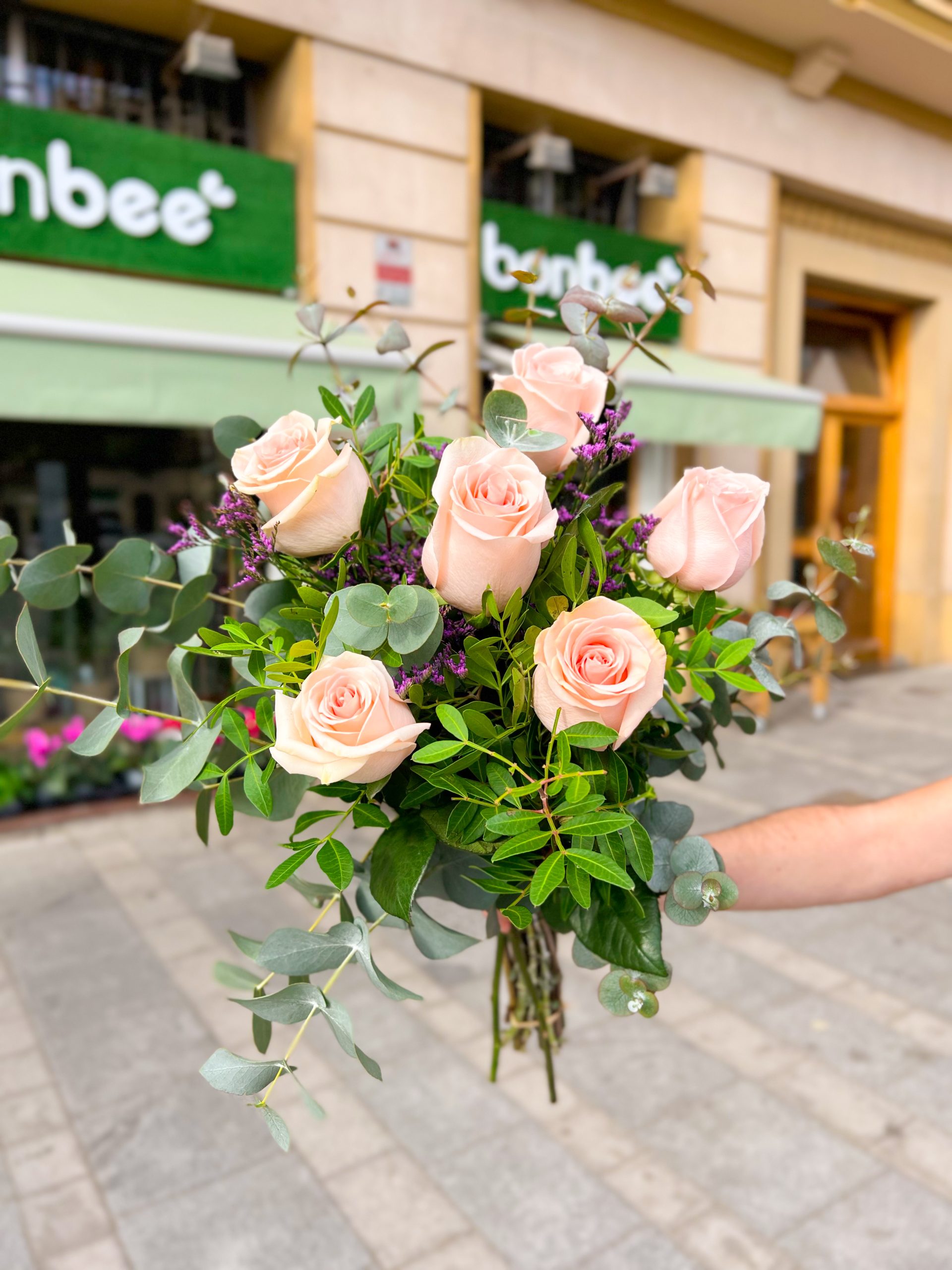 Enviar ramo de rosas rosas a Barcelona • BonBee